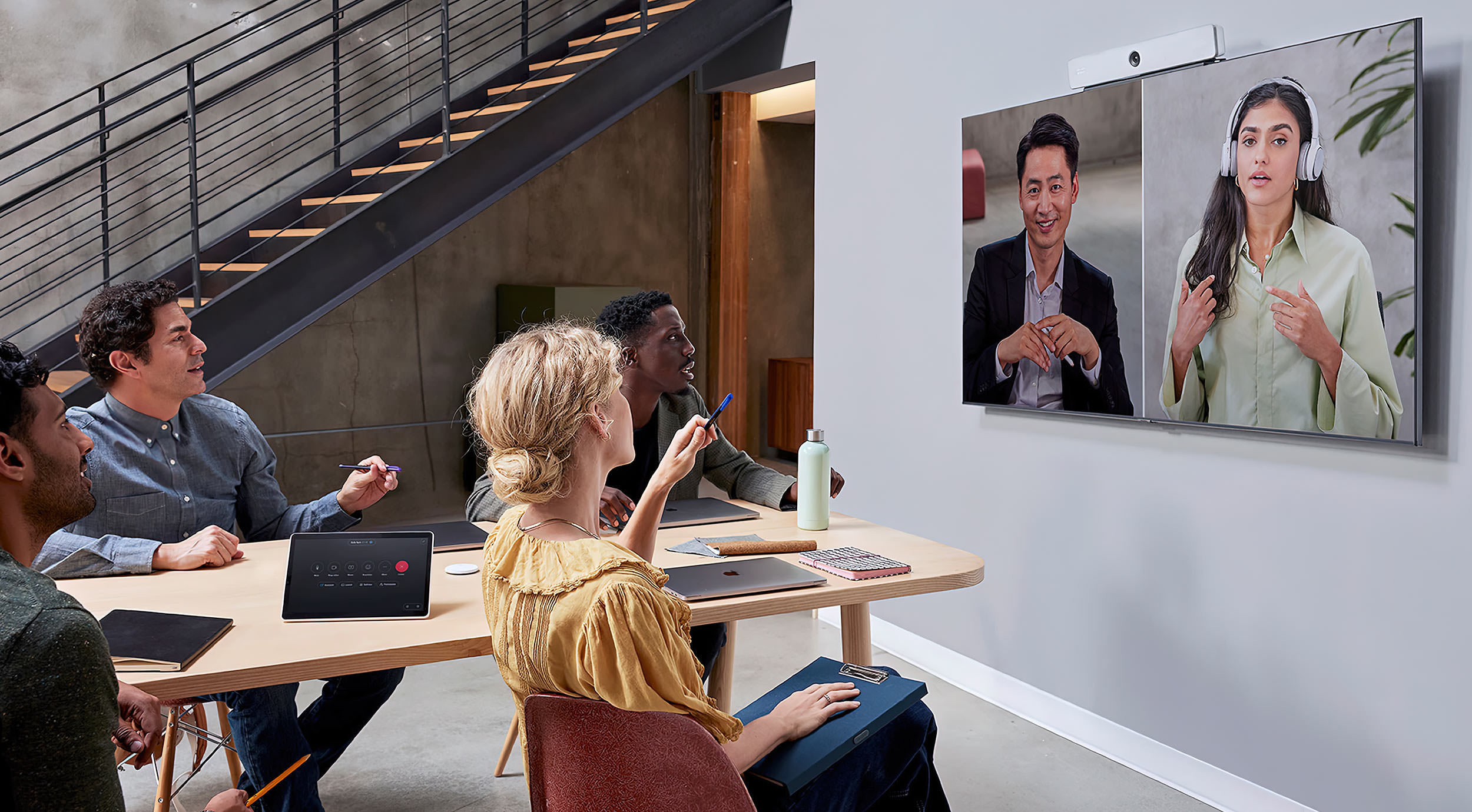 Cisco Endpoints for Medium Meeting Rooms Powered by Webex
